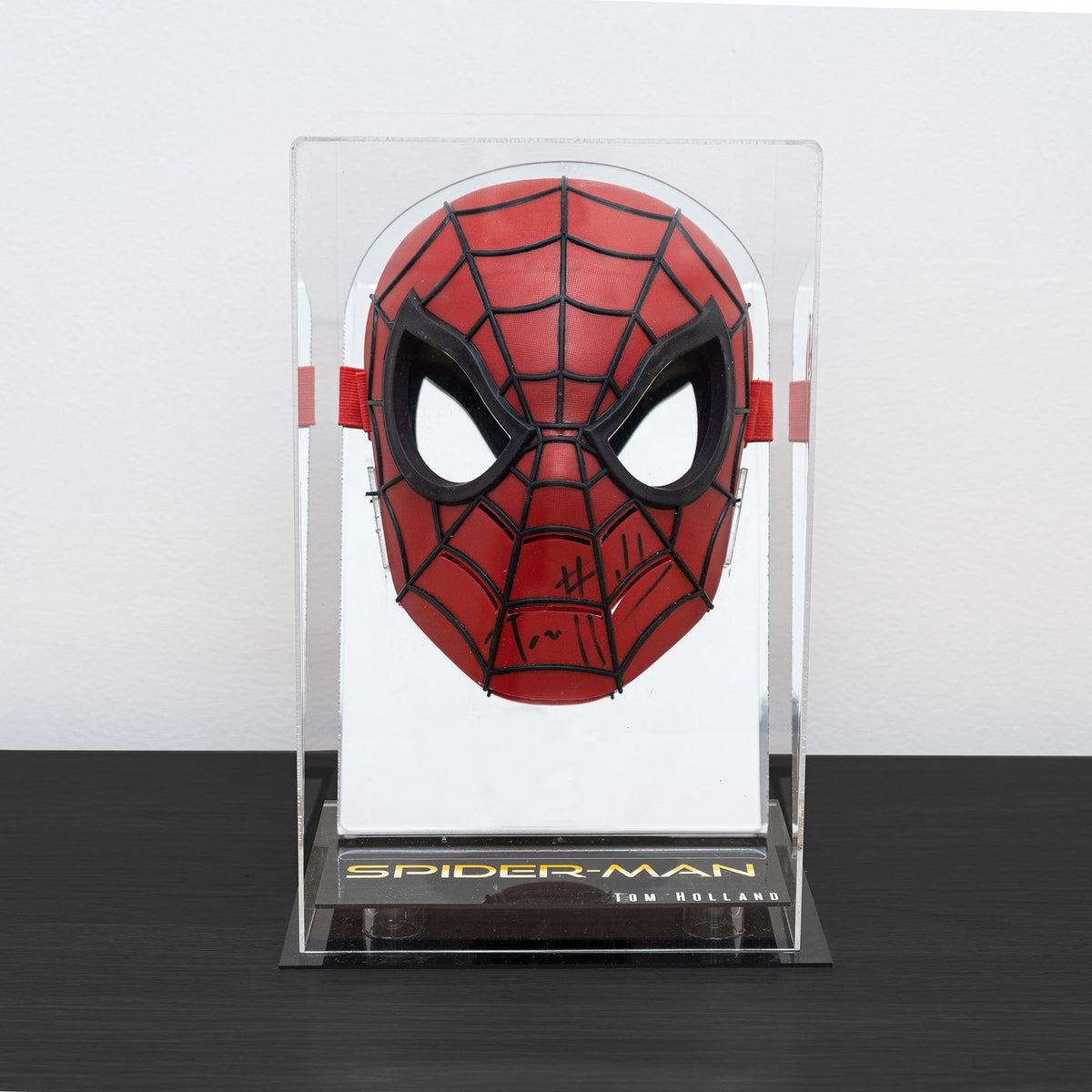 Super Masks Signed by the Actors – World of Superheroes